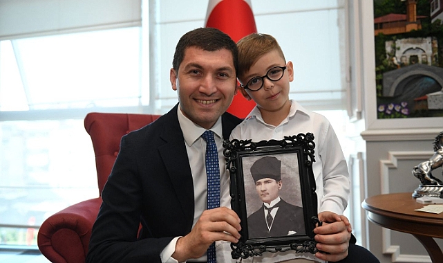 Altınordu Belediye Başkanı Ulaş Tepe, halkın yoğun ilgisiyle Altınordu Belediye Başkanı Ulaş Tepe, halkın yoğun ilgisiyle